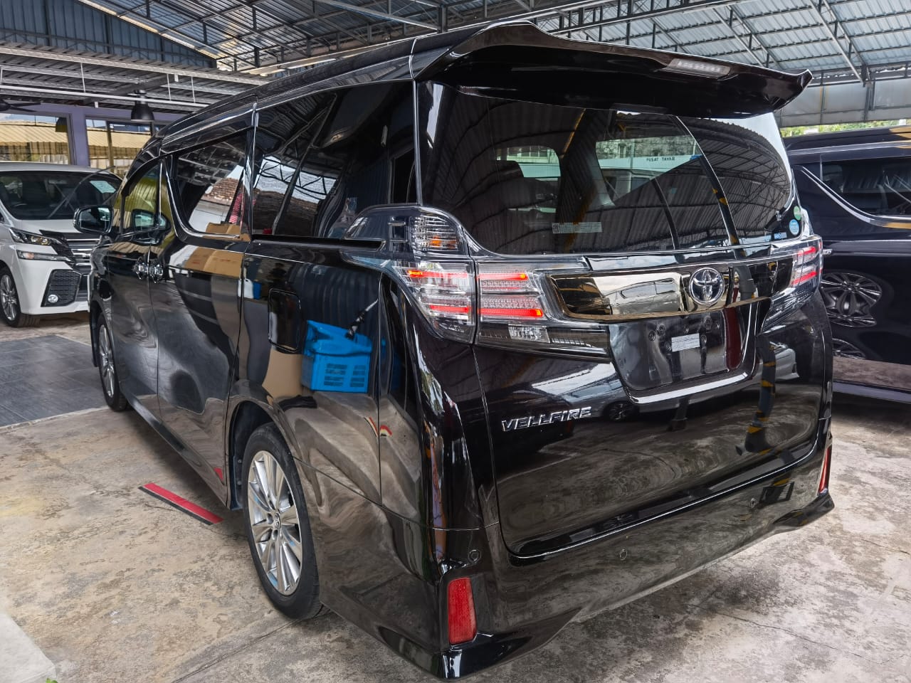 Toyota Vellfire Golden Eye #2705 - TPC RECON CARS