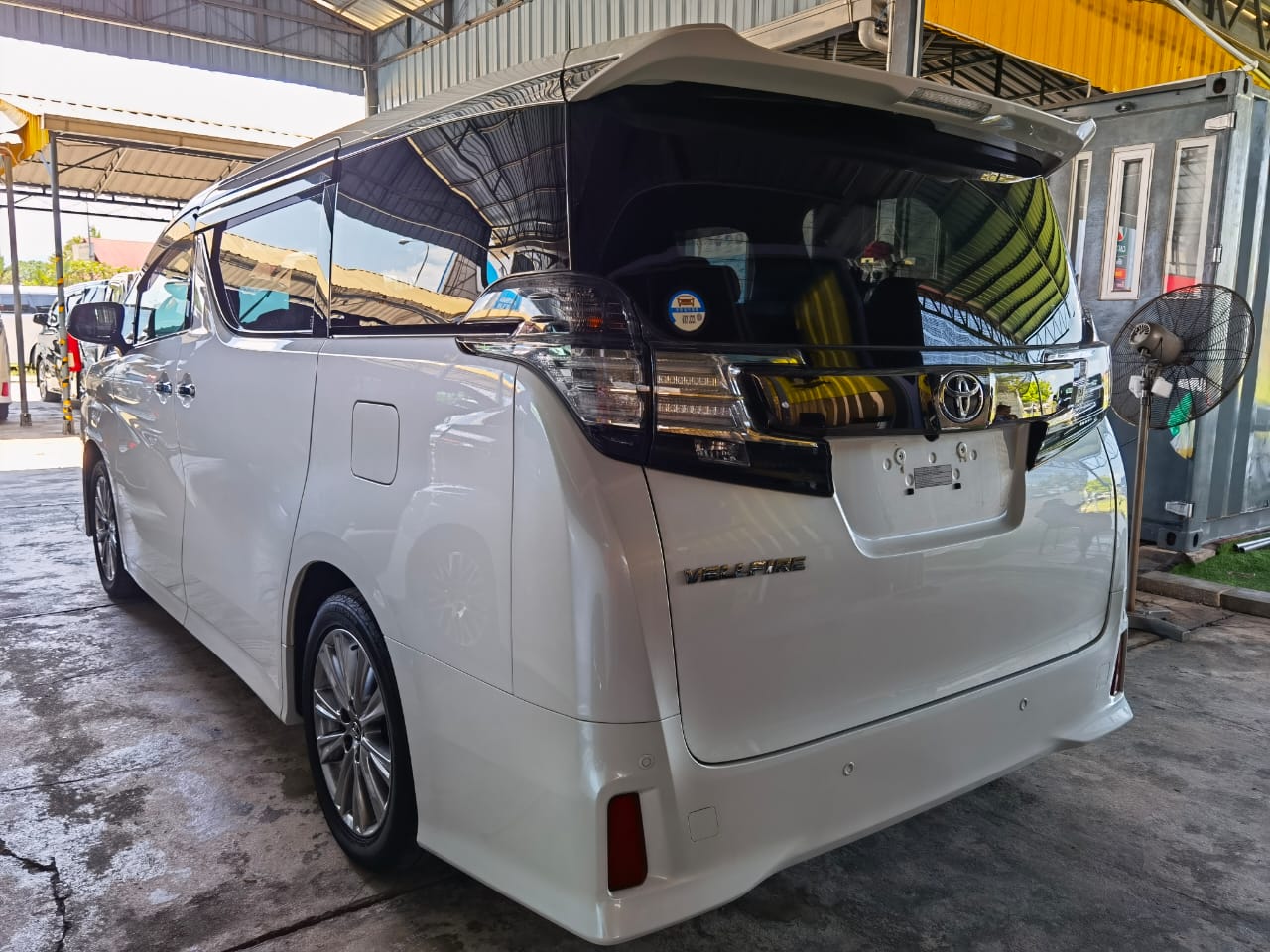 Toyota Vellfire Golden Eye #2376 - TPC RECON CARS