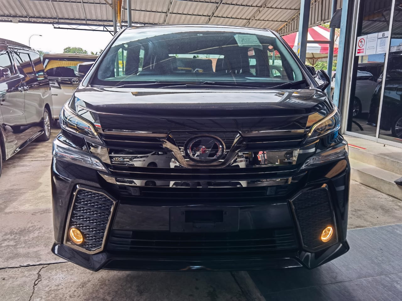 Toyota Vellfire Golden Eye #2705 - TPC RECON CARS