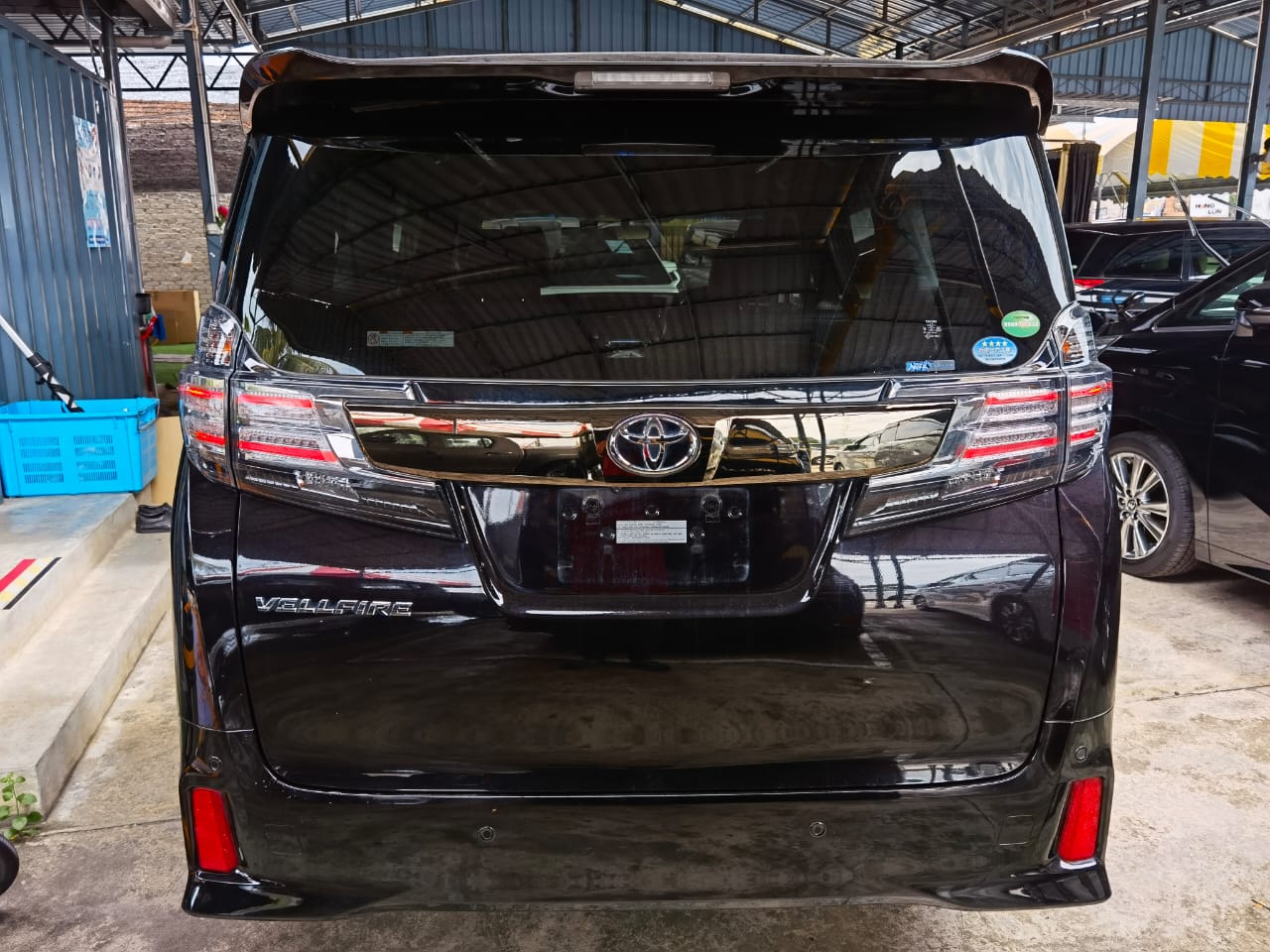 Toyota Vellfire Golden Eye #2705 - TPC RECON CARS
