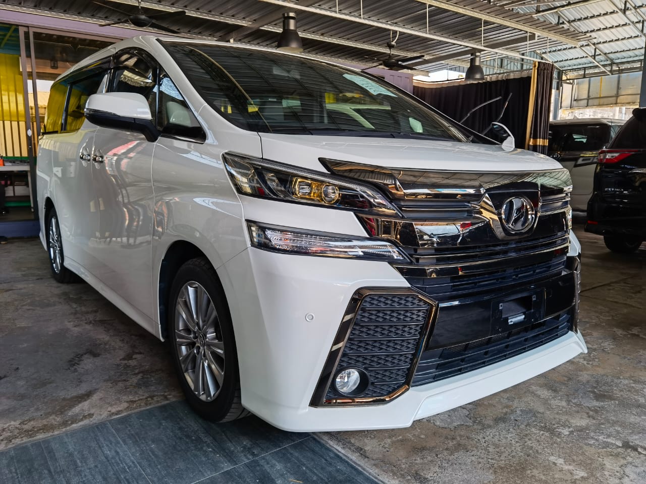 Toyota Vellfire Golden Eye #2376 - TPC RECON CARS